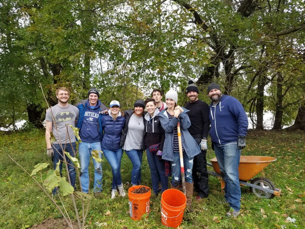 LaFleur planta árboles de papaya con Brewer's Grove | LaFleur Marketing
